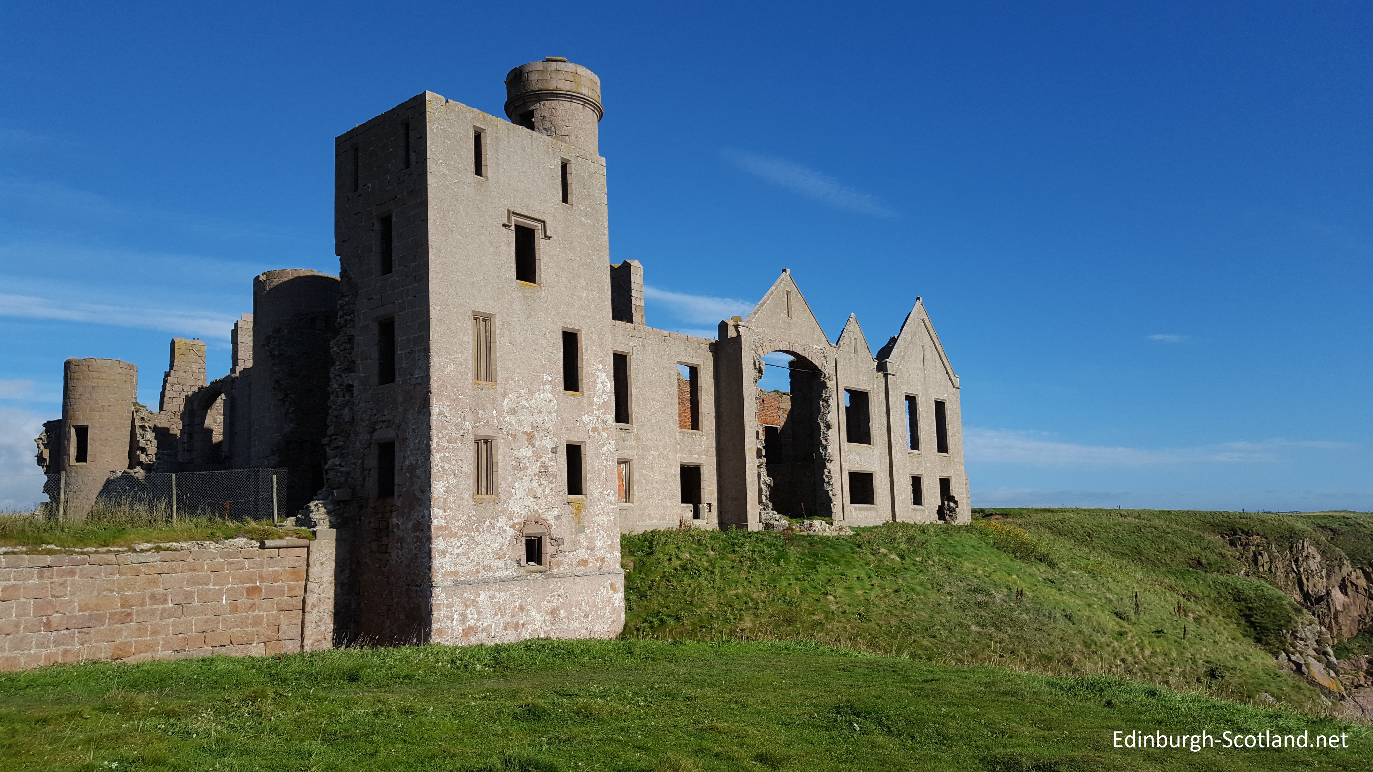 Scottish Castle Ruins - Edinburgh-Scotland.net